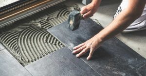 Apa saja Perbedaan Homogenous Tile dan Porcelain Tile?